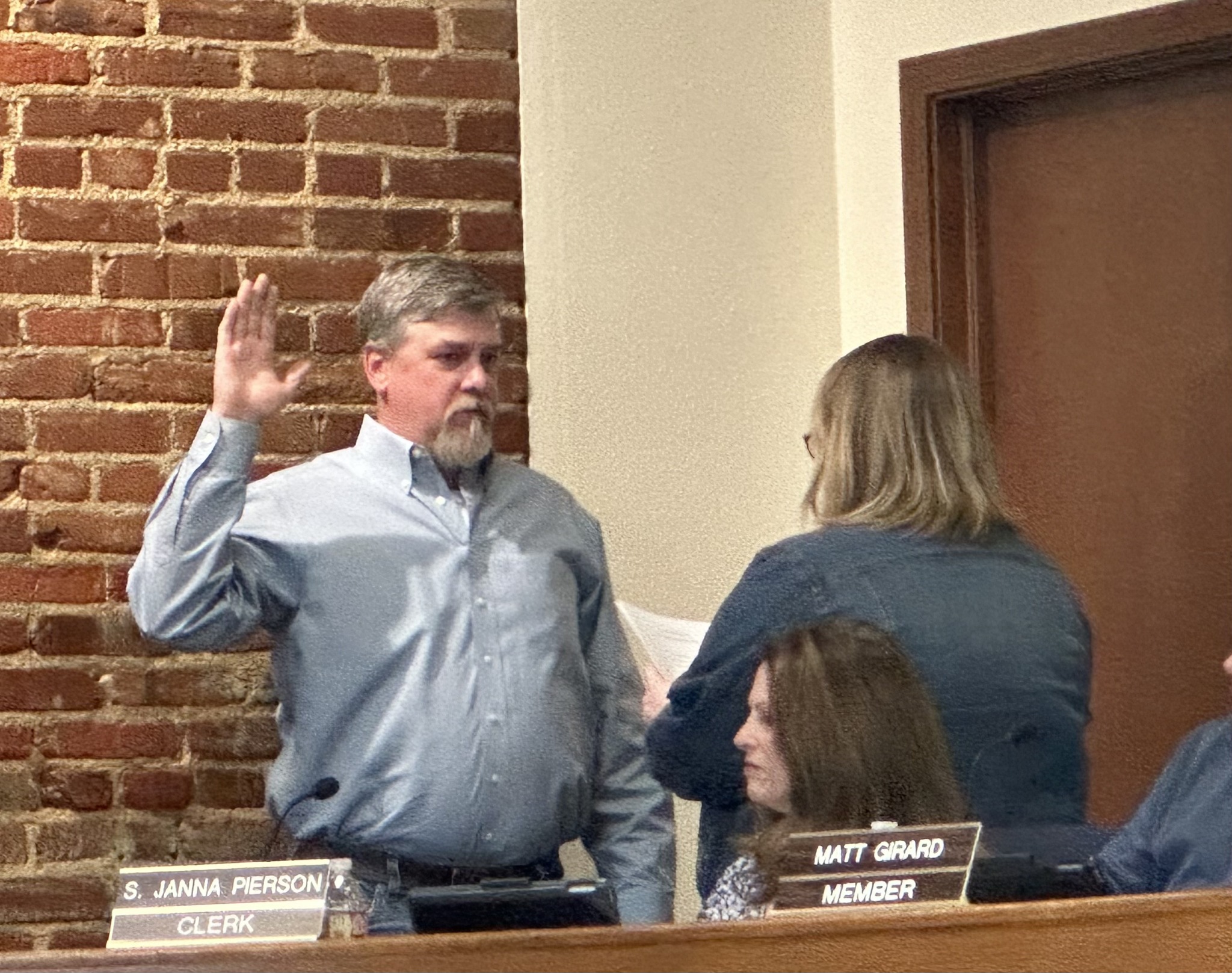 Huskey takes BOE oath; board appoints new president – Guthrie News Page