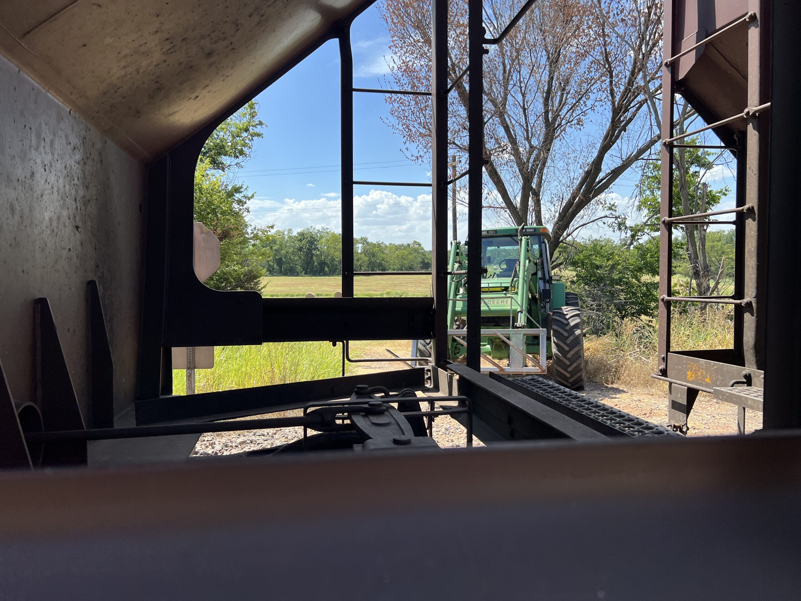 Train collides with tractor near Guthrie – Guthrie News Page